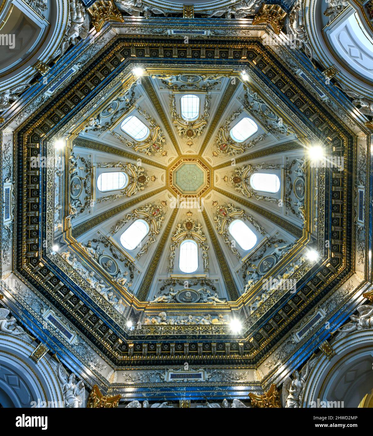 Cafe inside kunsthistorisches museum museum hi-res stock photography ...
