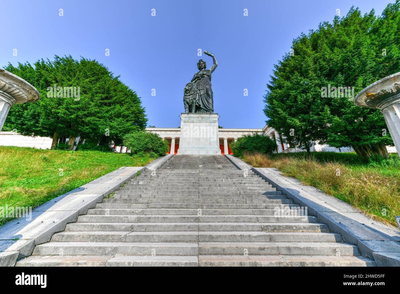 Bavaria Statue and Ruhmeshalle (Hall of Fame) in Munich, Germany ...