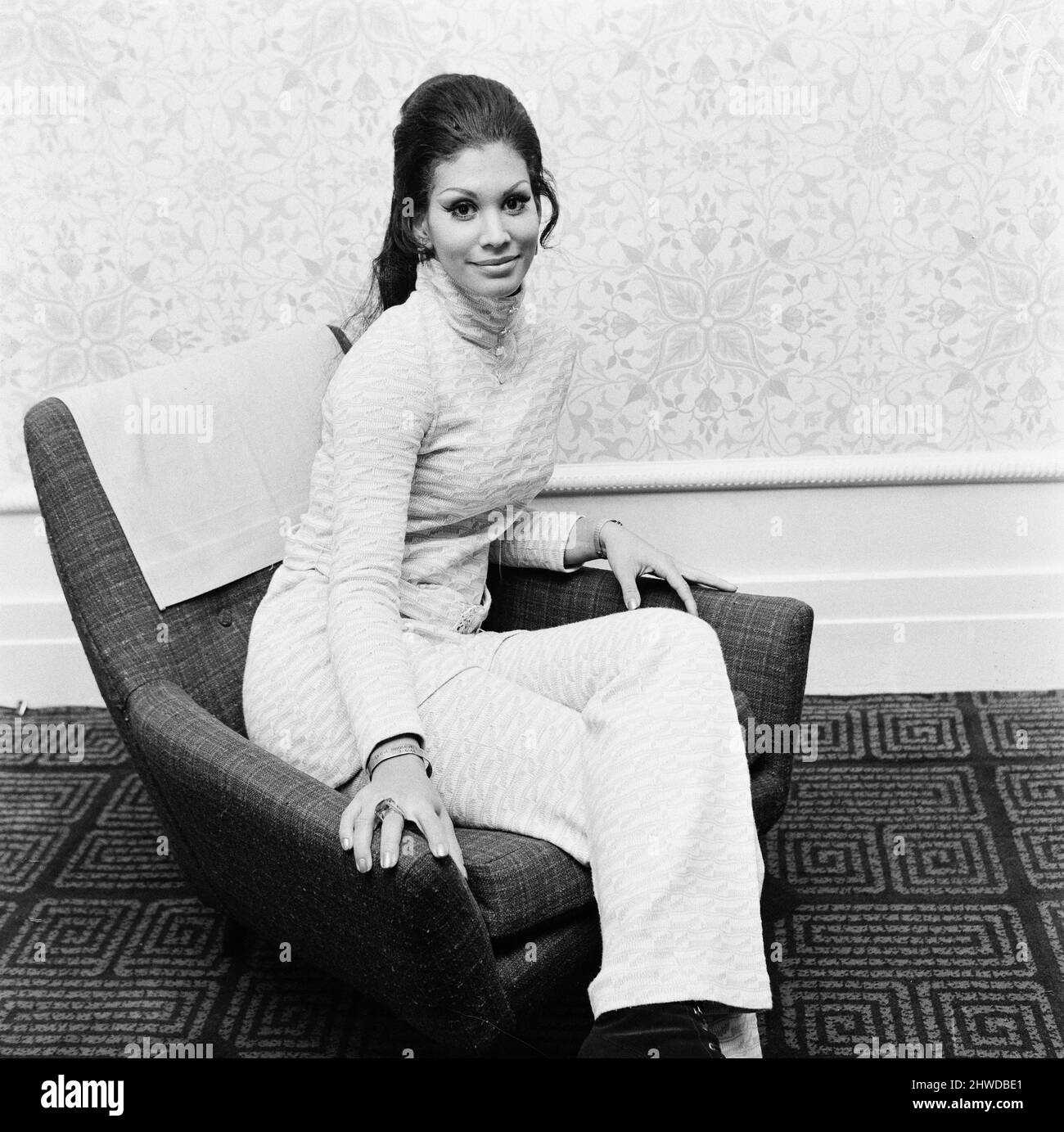 Jennifer hosten and miss world 1970 hi-res stock photography and images ...