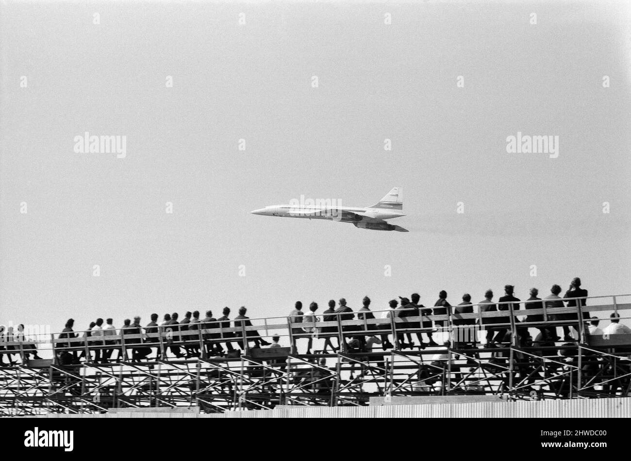 Concorde flying Black and White Stock Photos & Images - Alamy
