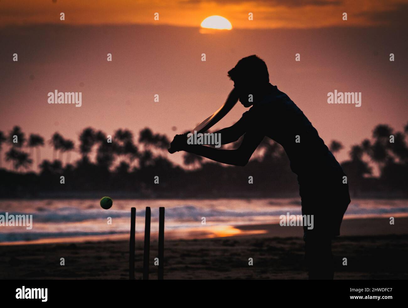 Bat and ball playing on beach hi-res stock photography and images - Alamy