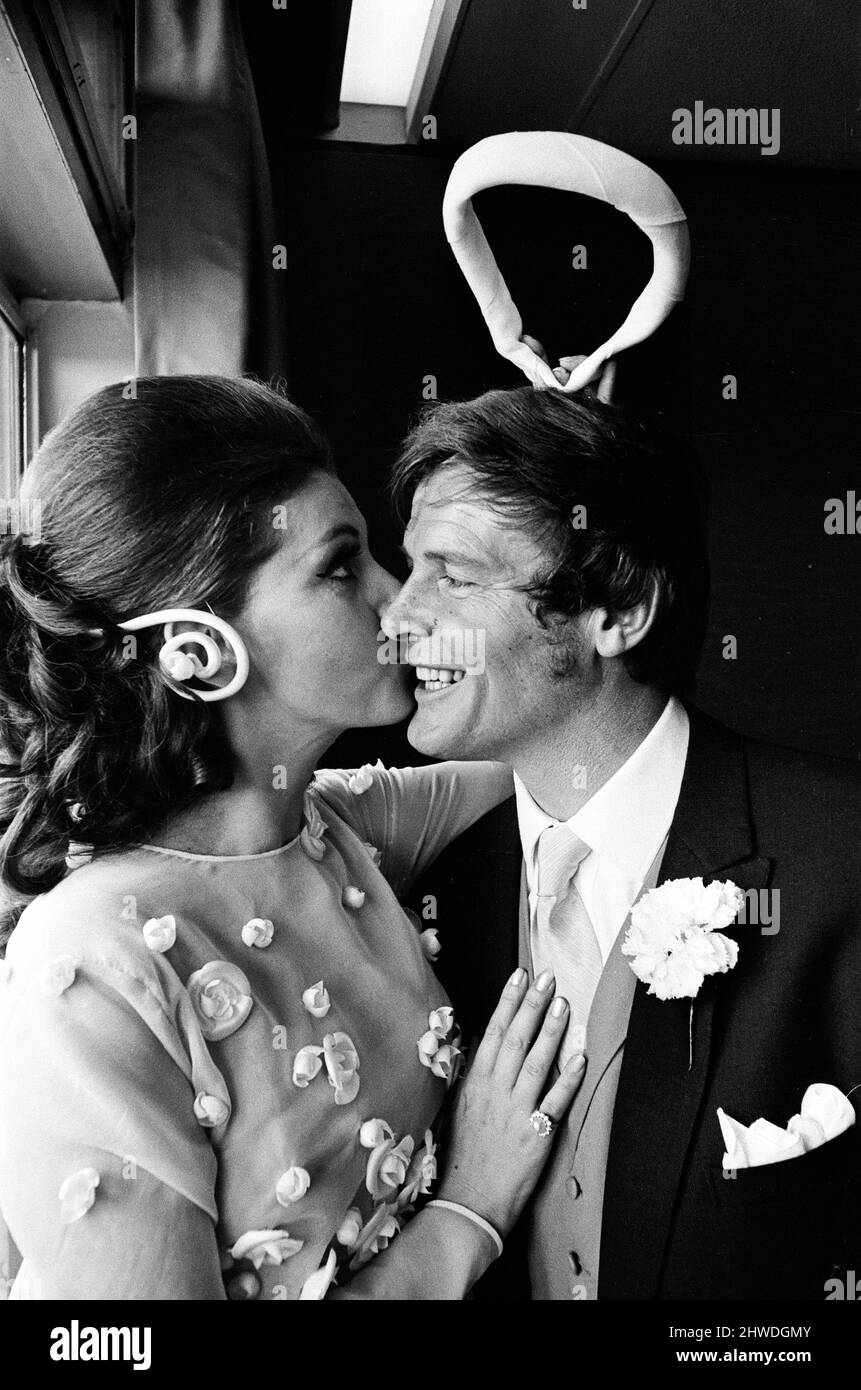 The wedding of Roger Moore and Luisa Mattioli at Caxton Hall. 11th ...