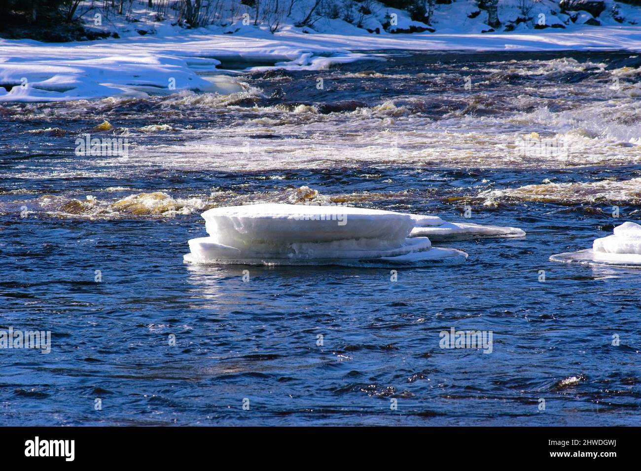 Scenes of a partly frozen river in Dalarna Stock Photo - Alamy