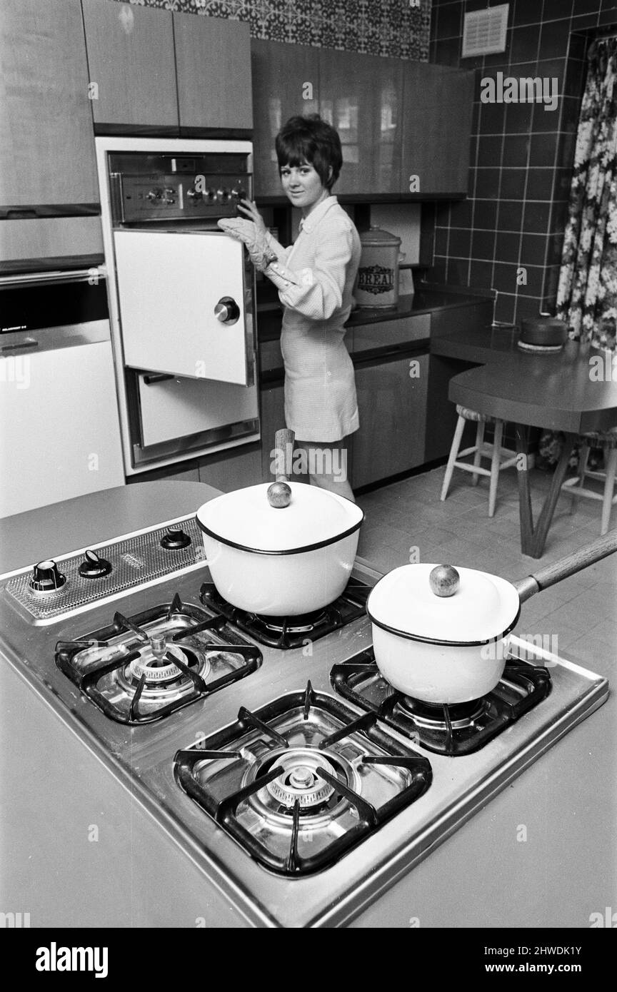 Modern Family Kitchen, 8th June 1969 Stock Photo - Alamy