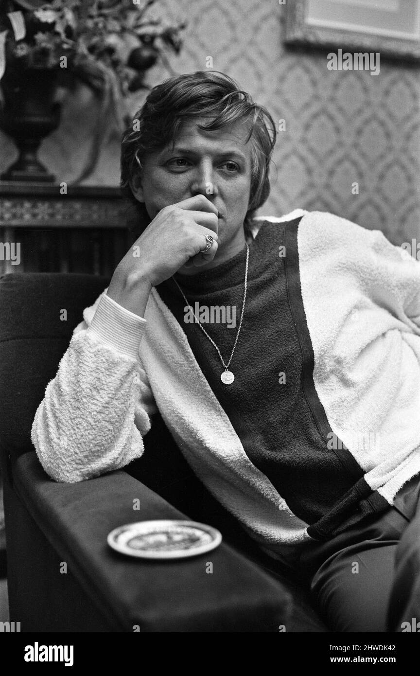 Singer and Actor Tommy Steele at home. 10th May 1969 Stock Photo - Alamy