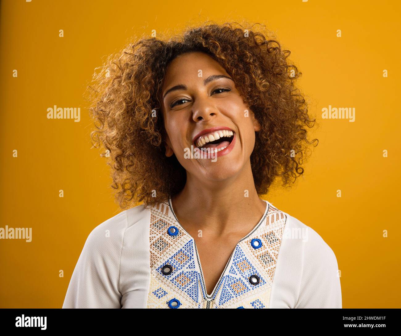Portrait of a beautiful African American woman smiling Stock Photo - Alamy