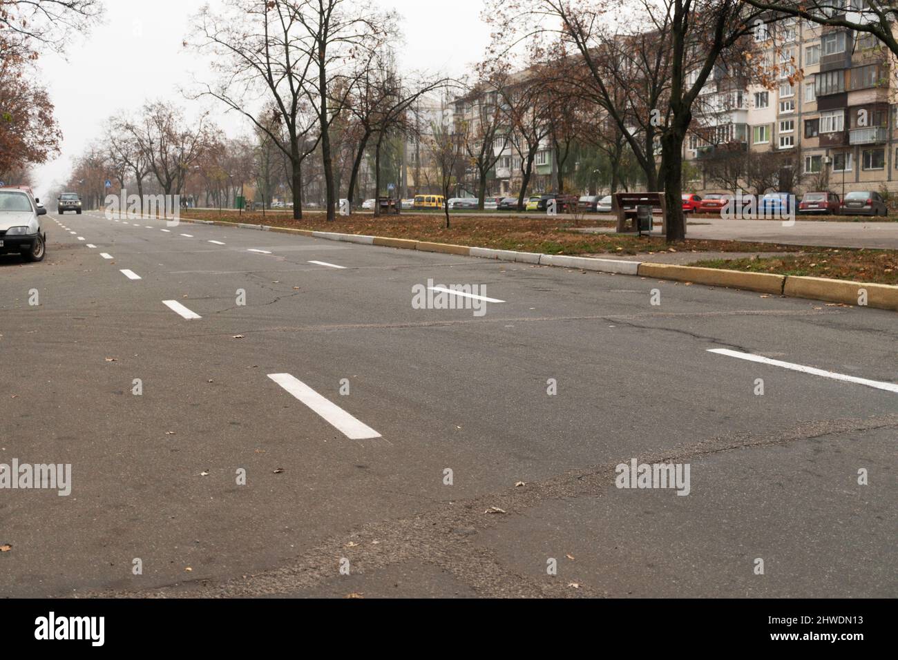 Wide empty highway street hi-res stock photography and images - Alamy