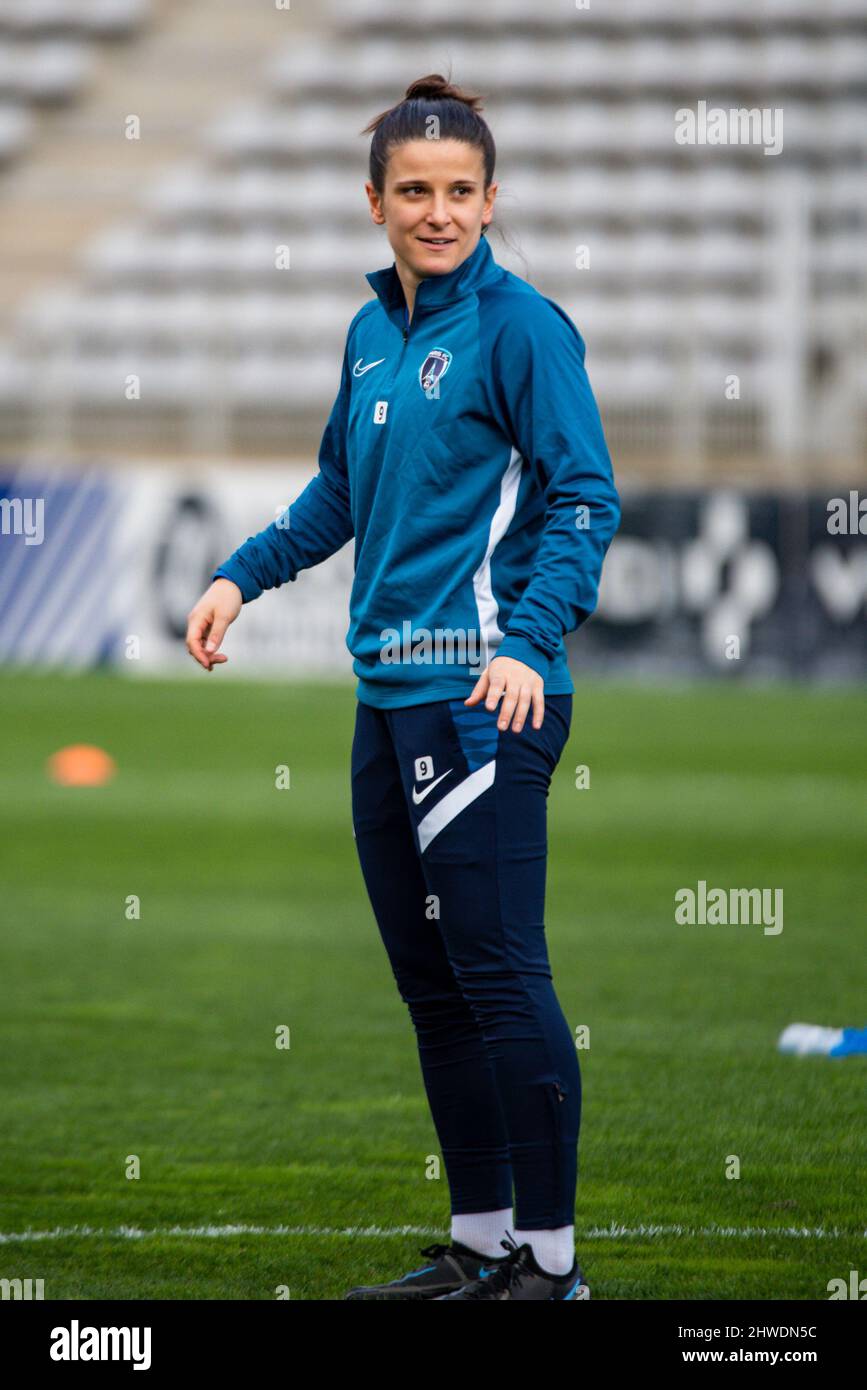 Mathilde Bourdieu of Paris FC warms up ahead of the Women's French Cup ...