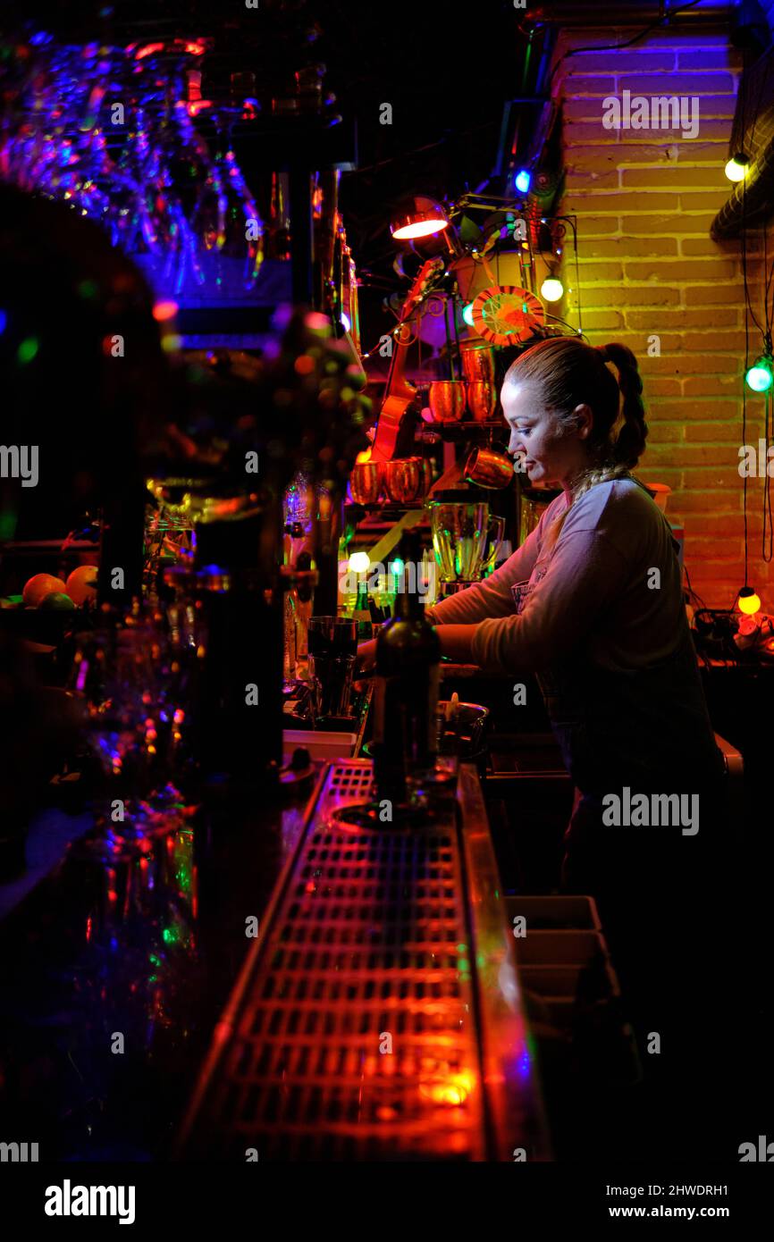 Women standing bar counter hi-res stock photography and images - Alamy