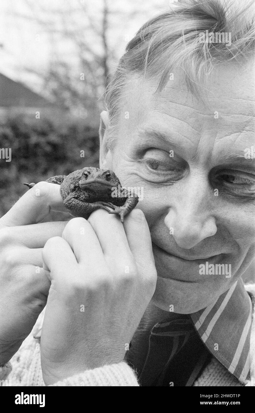 Geoffrey bayldon catweazle hi-res stock photography and images - Alamy