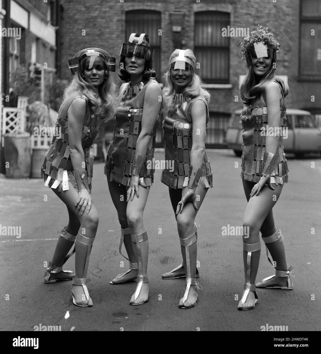 1960s london street young hi-res stock photography and images - Alamy