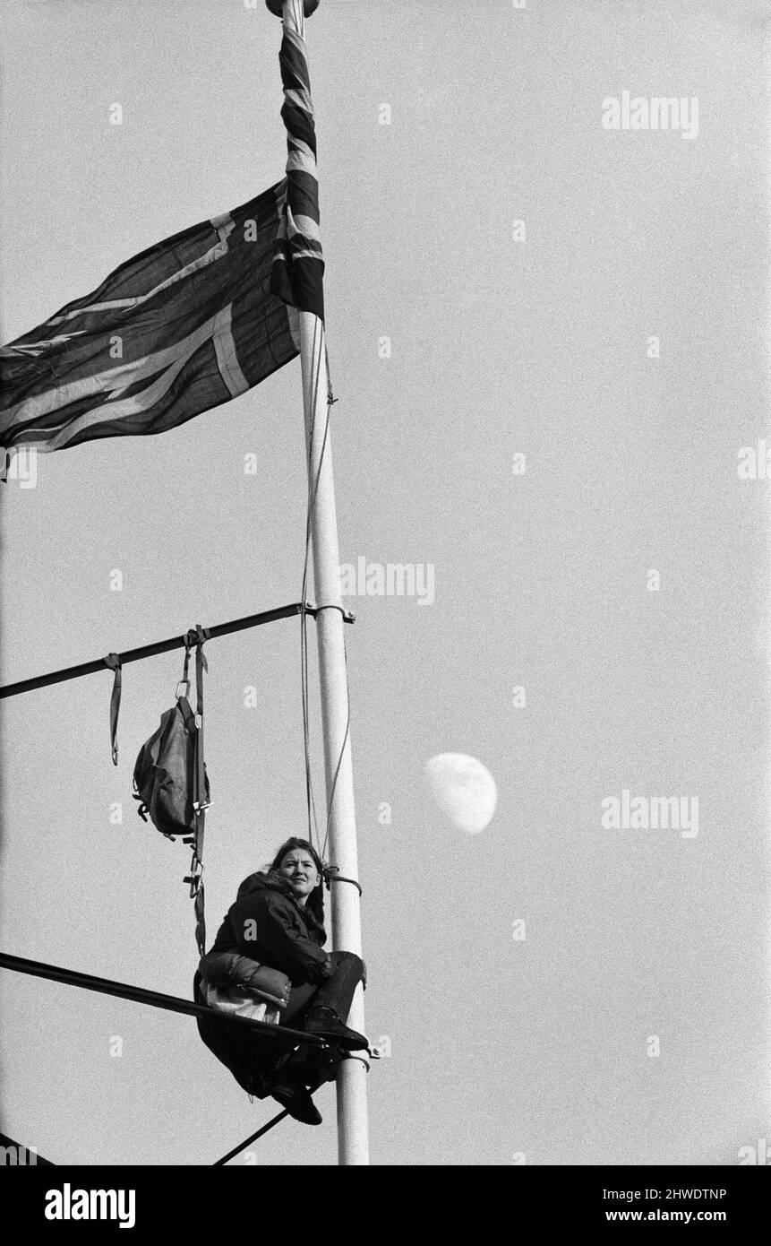 22 year old student Ann Warren climbed to the top of Rhodesia House ...