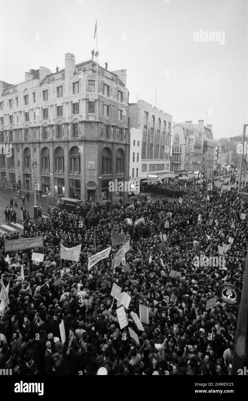 Jonathan hyde Black and White Stock Photos & Images - Alamy