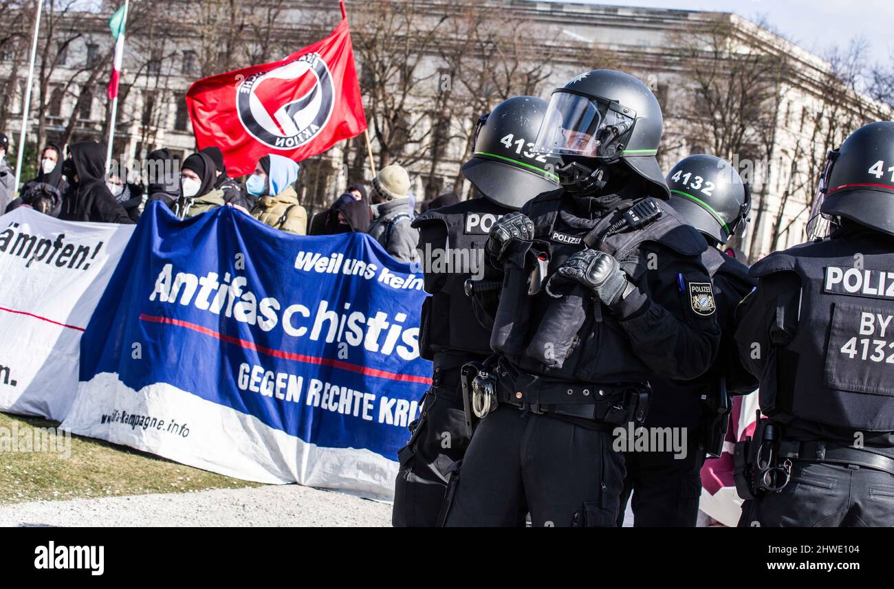 Munich, Bavaria, Germany. 5th Mar, 2022. Bavarian police at Munich's ...