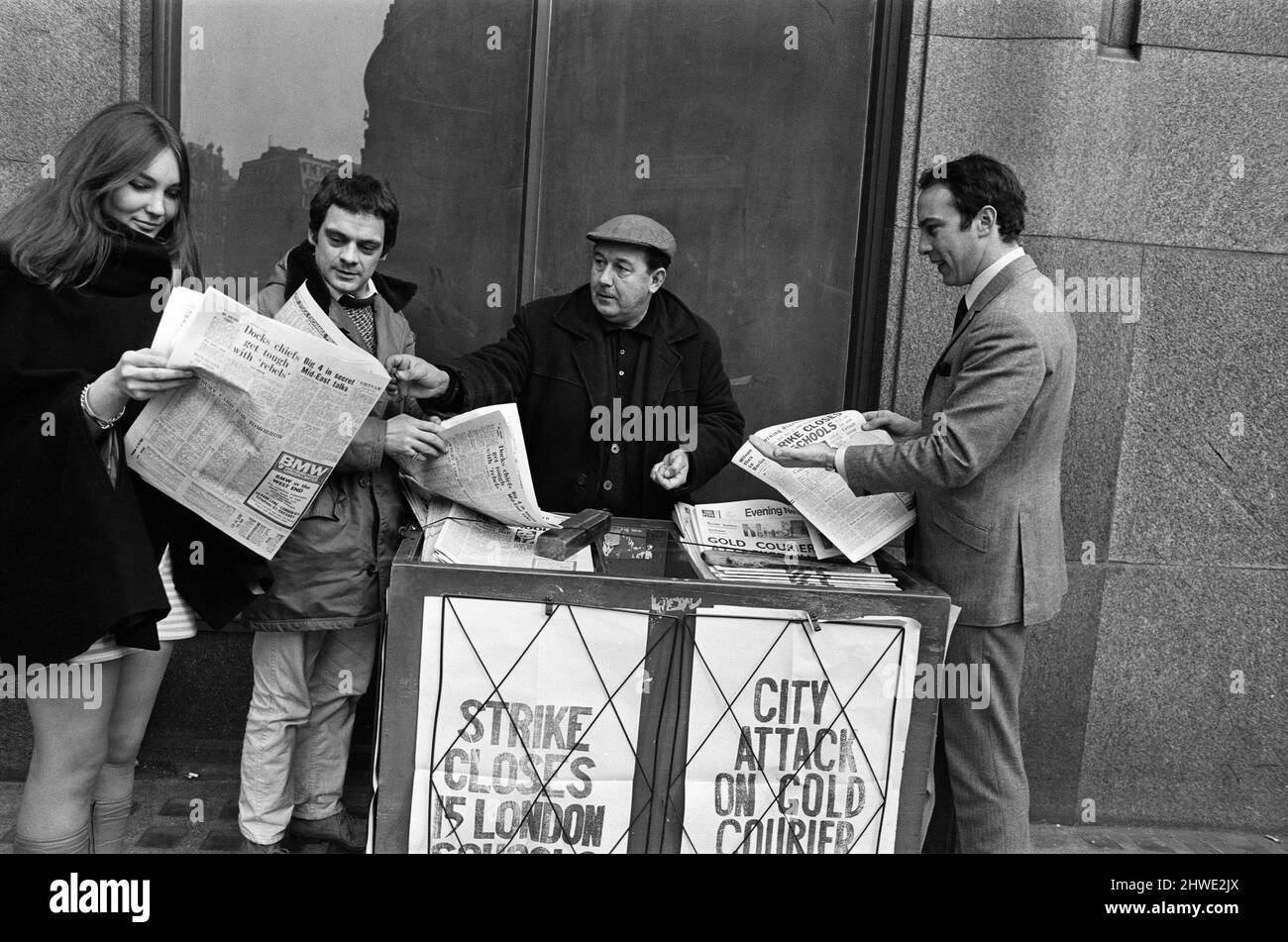 Actor David Jason outside ATV Thames, buying a newspaper. 6th February ...
