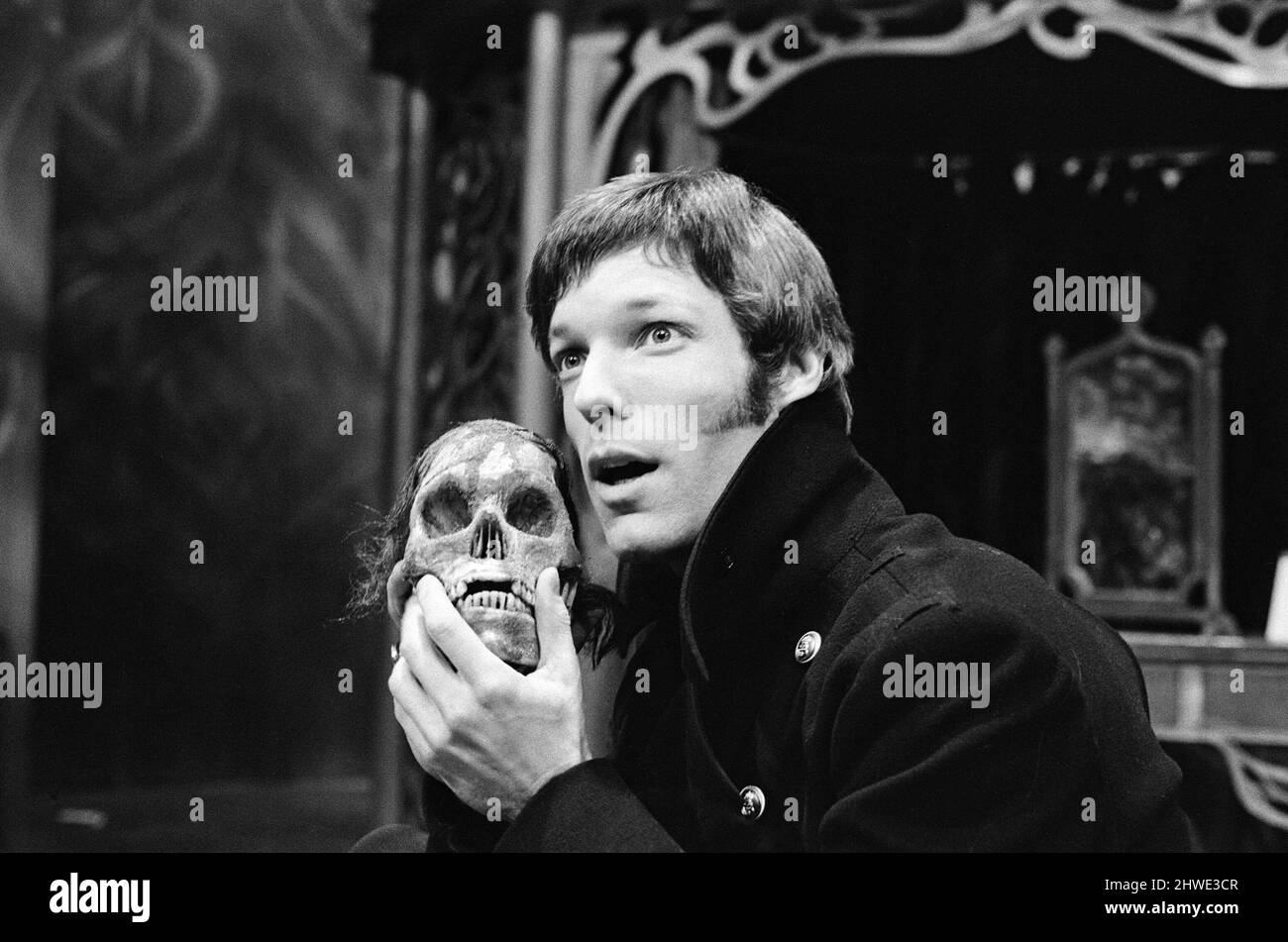 Actor Richard Chamberlain who is playing Hamlet at the Birmingham ...