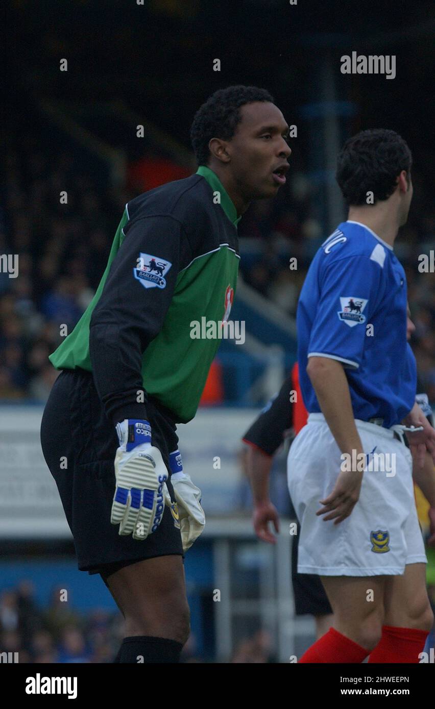 PORTSMOUTH GOALKEEPER SHAKA HISLOP PIC MIKE WALKER, 2005 Stock Photo ...