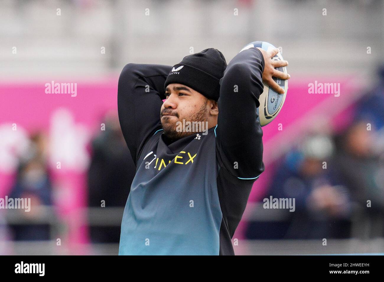 Kapeli Pifeleti of Saracens warming up Stock Photo - Alamy