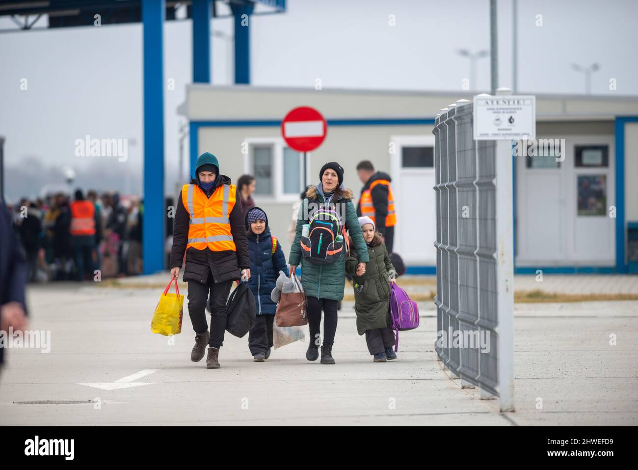 Isaccea, Romania. 05 March, 2022. Refugee Ukrainians walk from Ukraine ...