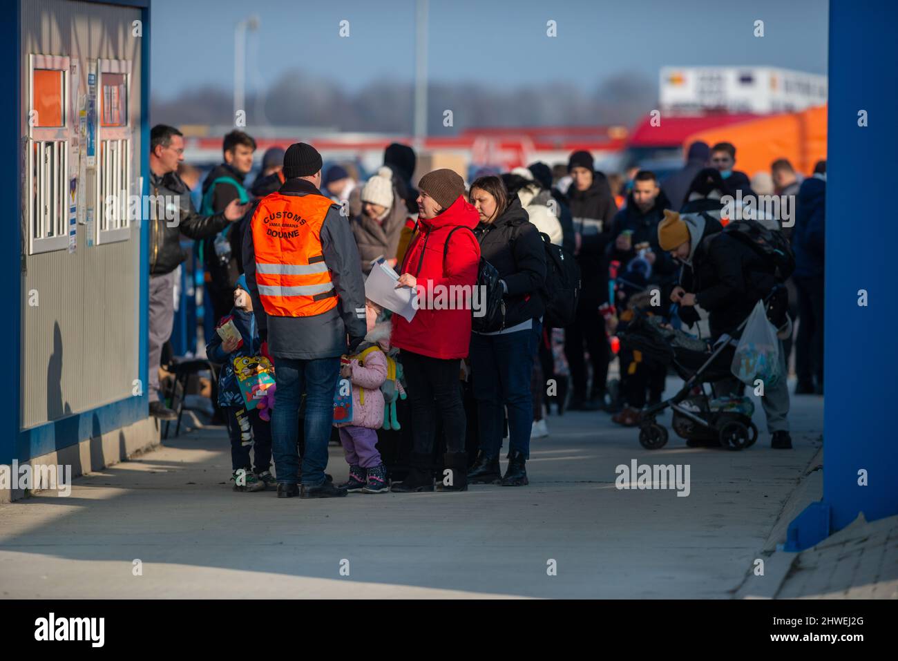 Isaccea, Romania. 05 March, 2022. Refugee Ukrainians walk from Ukraine ...