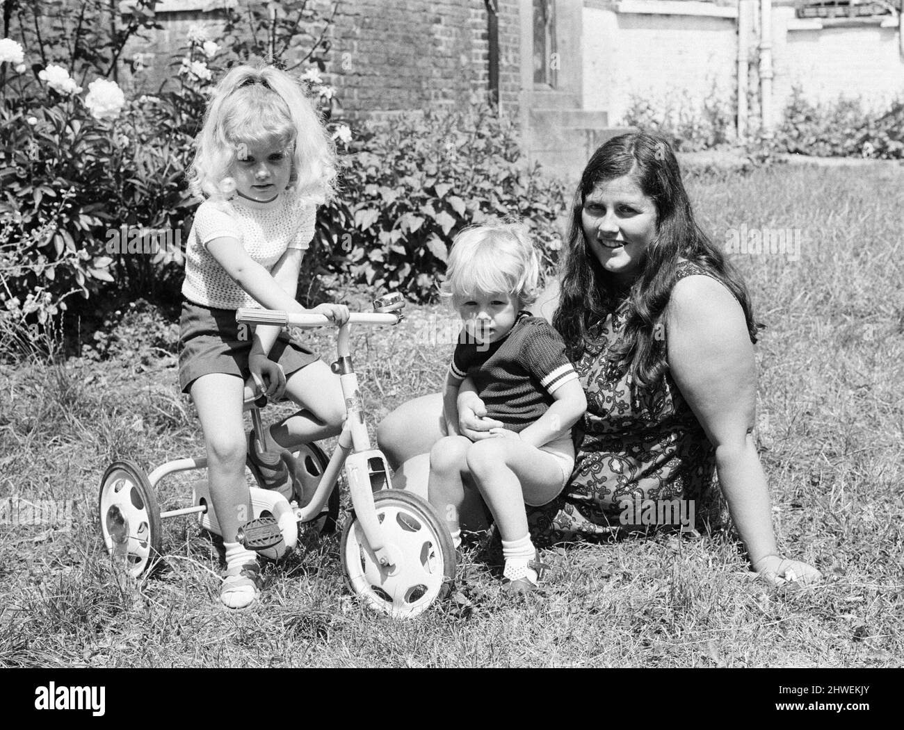 Stefan and Samantha Gates, Child models, pictured with their mother ...