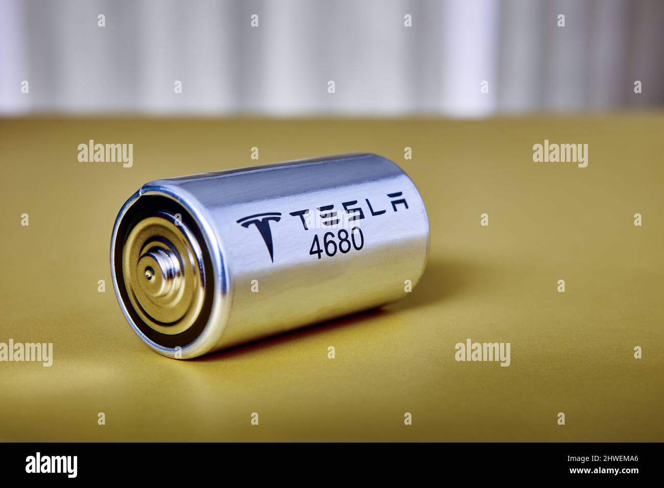 4680 battery cell hi-res stock photography and images - Alamy