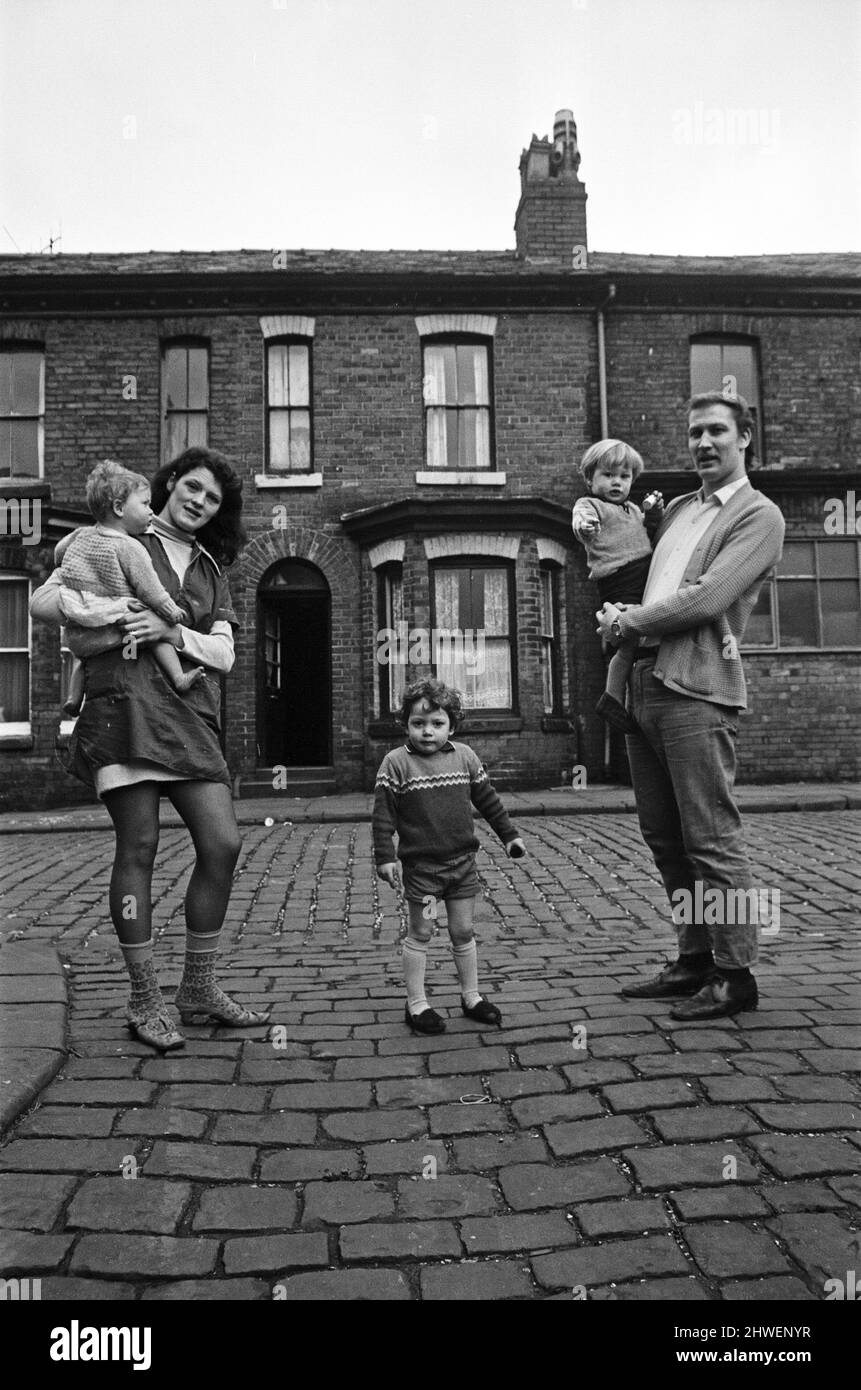 Slum housing in Salford, Greater Manchester. 30th January 1970 Stock ...