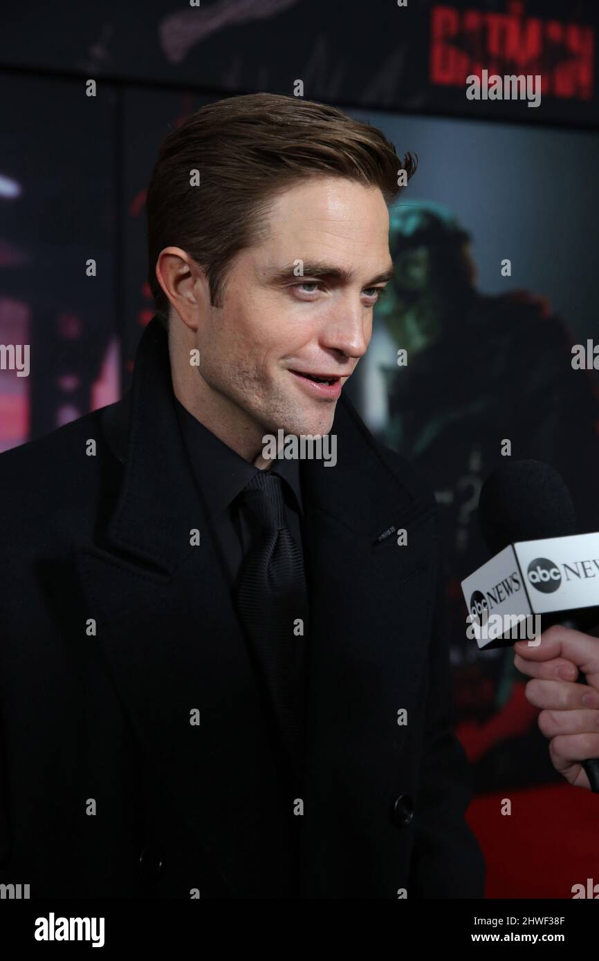 Robert pattinson batman hi-res stock photography and images - Alamy
