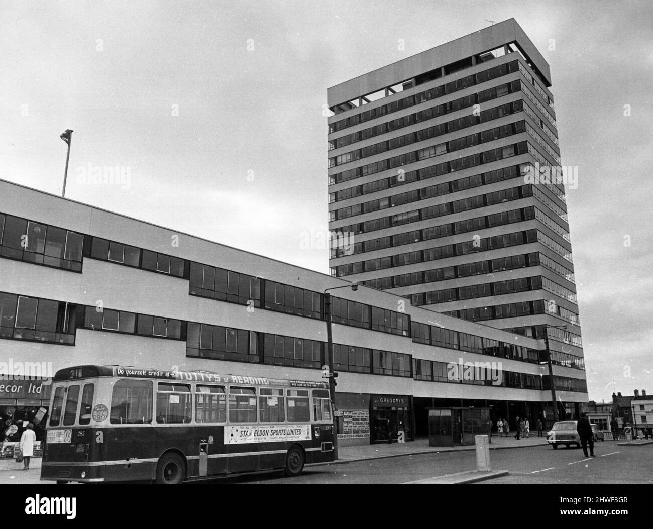 Western Tower, Station Hill, Reading, Circa 1970 Stock Photo - Alamy