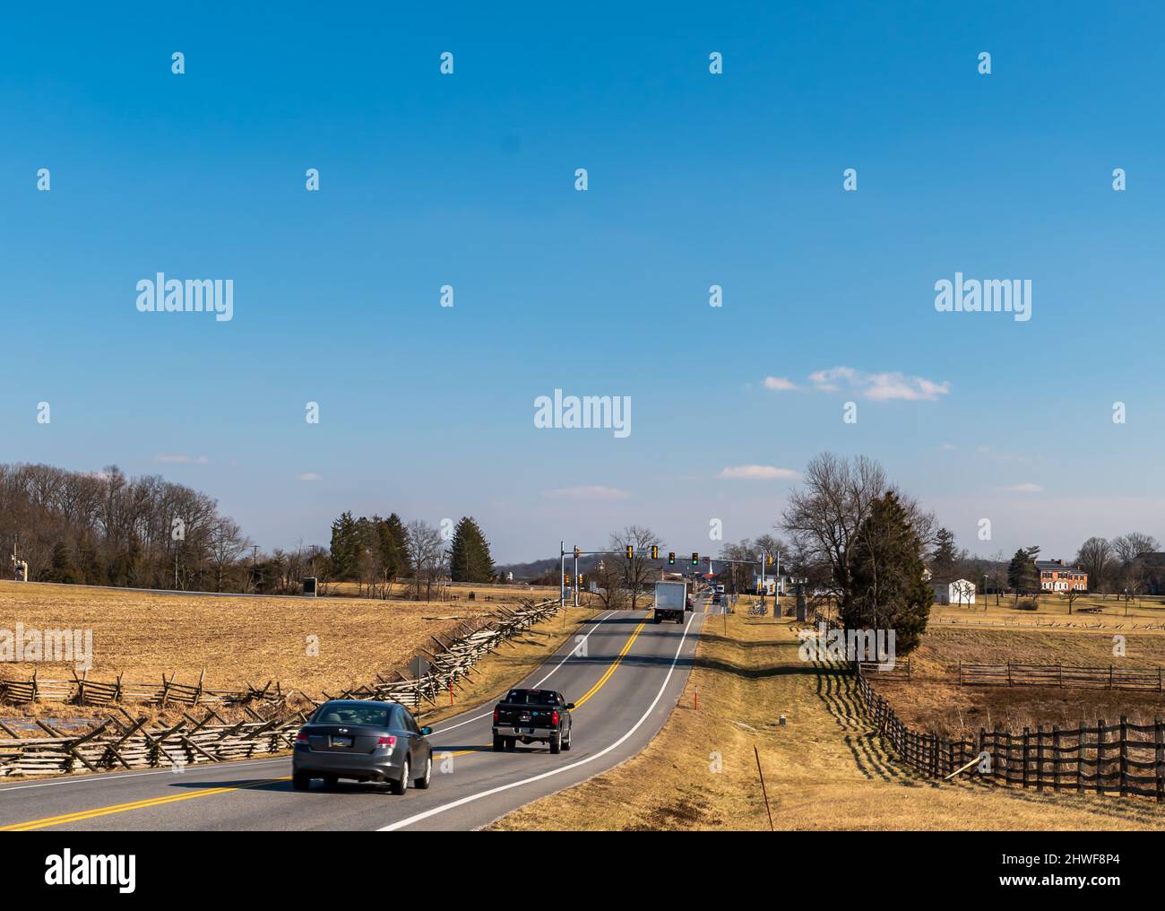 Traffic along Chambersburg Pike, State Route 30 heading into Gettysburg ...
