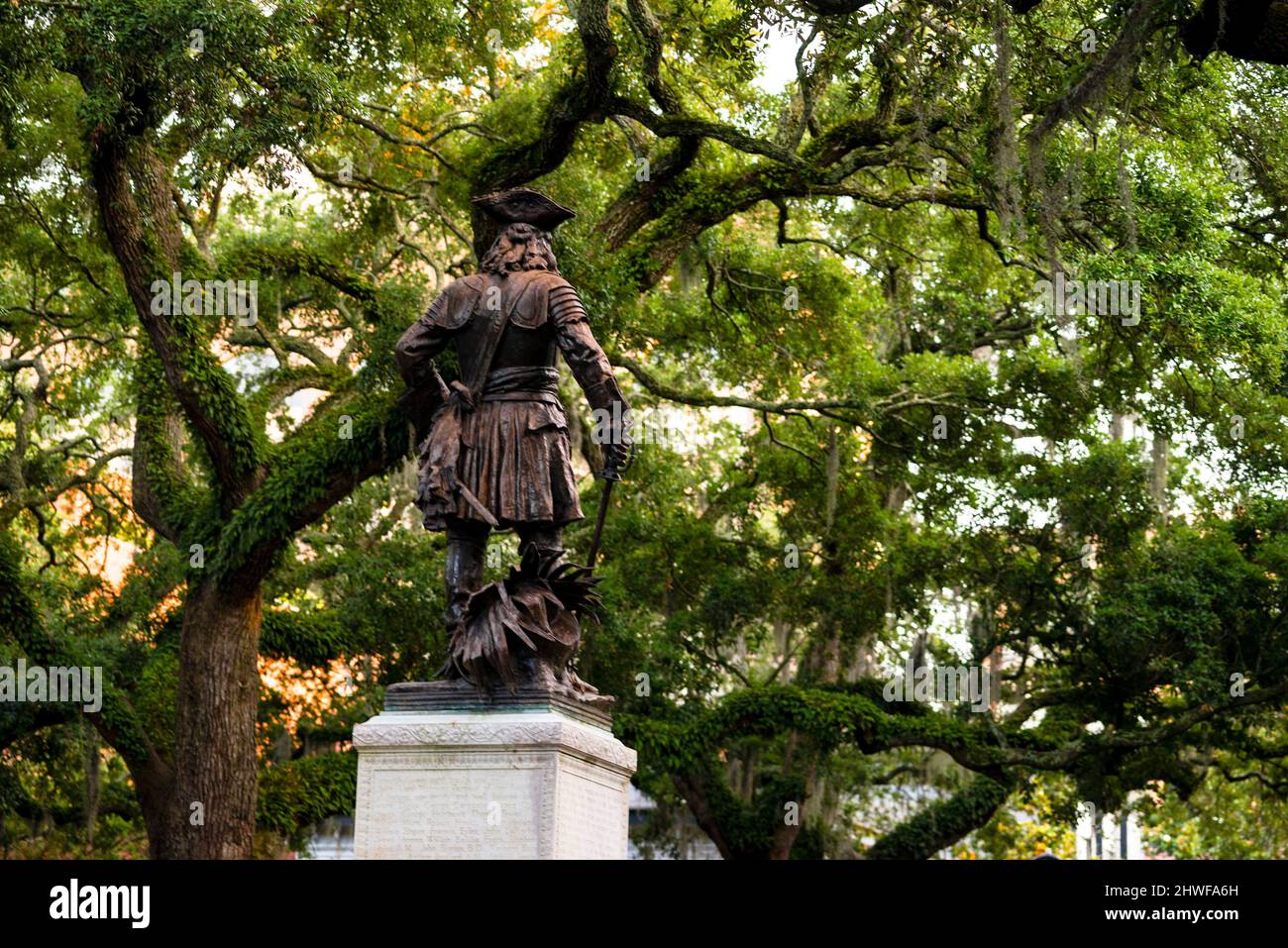 Chippewa Square monument to the founder of Savannah and the colony of ...