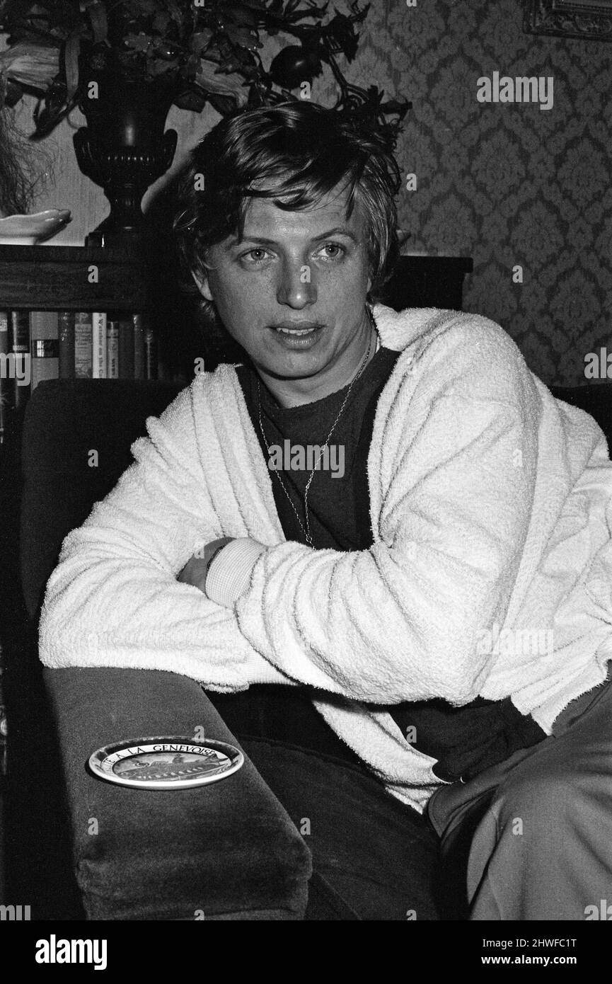 Singer and Actor Tommy Steele at home. 10th May 1969 Stock Photo - Alamy