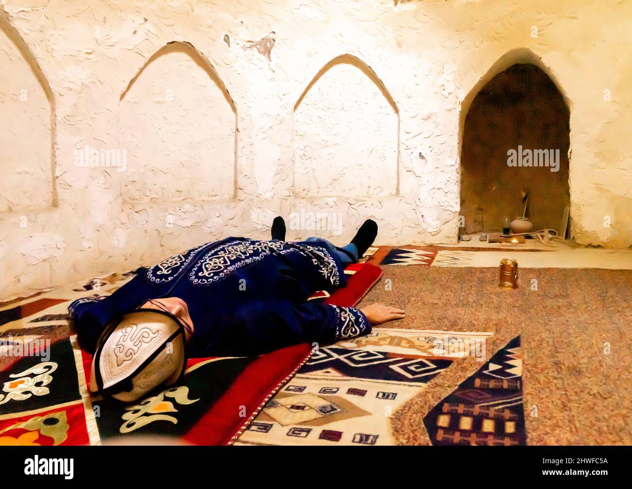 Underground mosques hi-res stock photography and images - Alamy