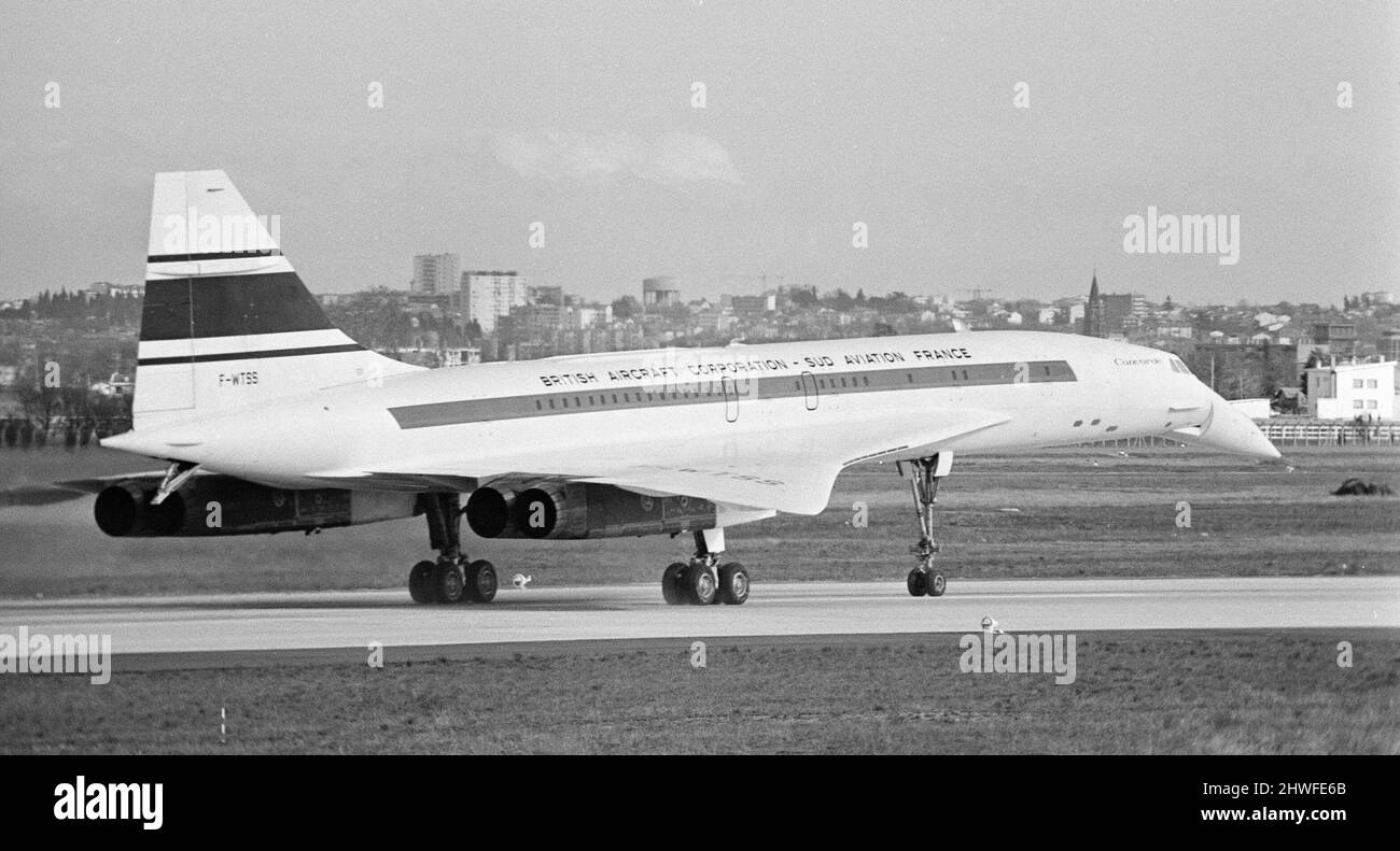 Concorde prototype 001 flies for the first time, at Toulouse Airport ...