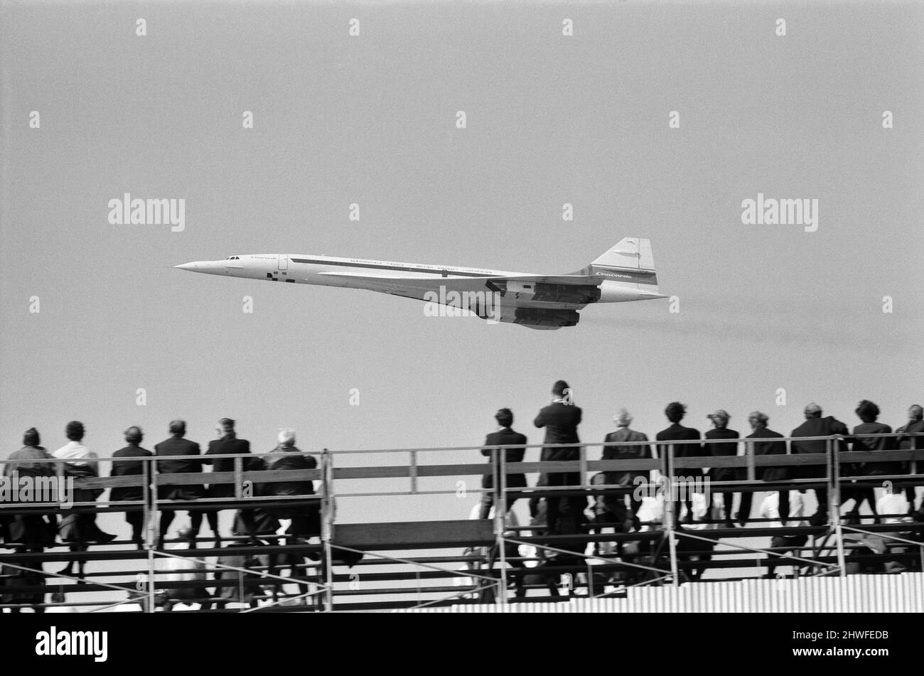 Concorde flying Black and White Stock Photos & Images - Alamy