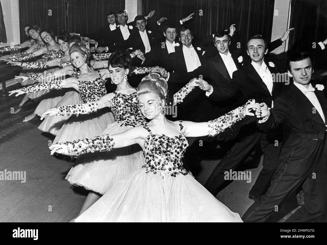 Group dancing in formation hi-res stock photography and images - Alamy