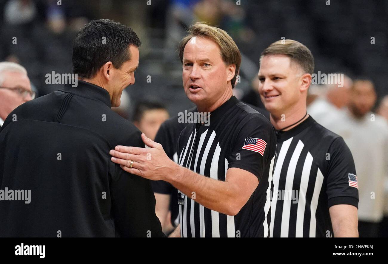 St. Louis, United States. 05th Mar, 2022. Official John Higgins greets ...