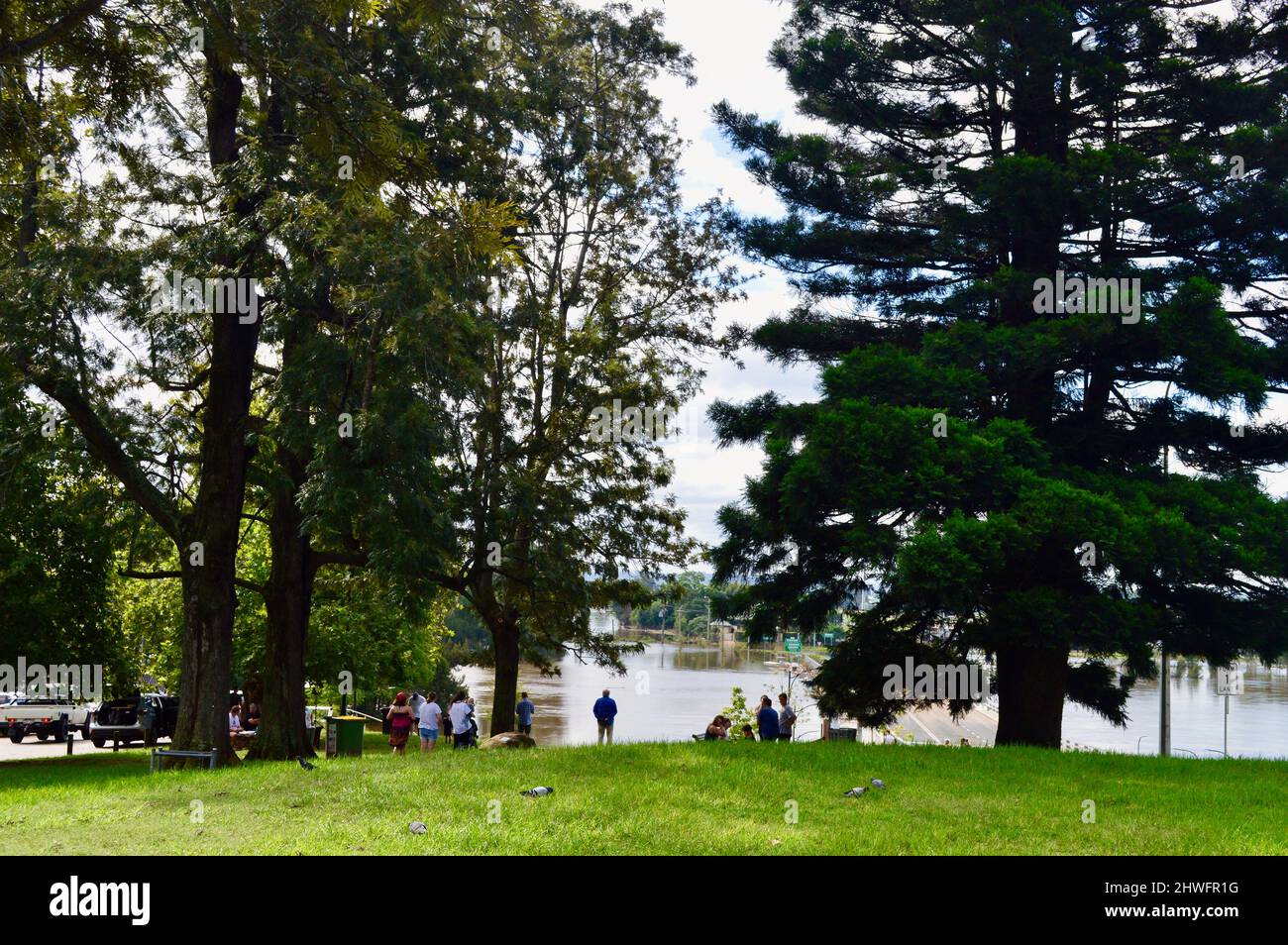 People watching the Hawkesbury River rise at Windsor Stock Photo - Alamy