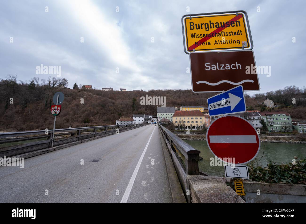 One way street signs hi-res stock photography and images - Alamy