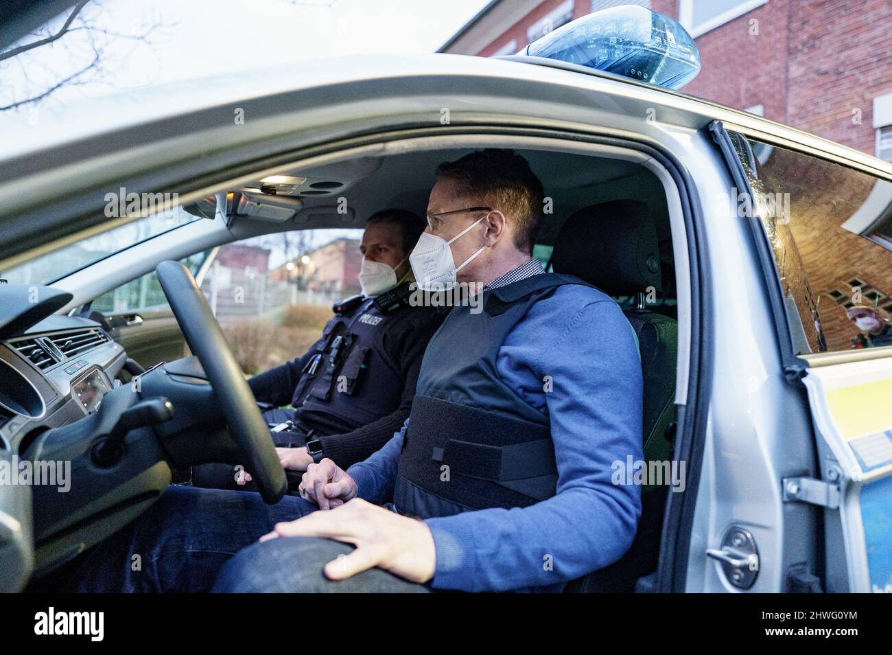 Kiel, Germany. 05th Mar, 2022. Daniel Günther (CDU, r), Minister ...