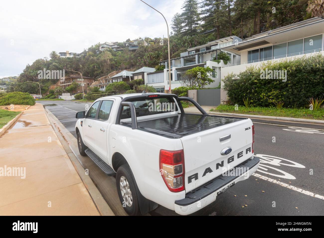 White Ford Ranger Modified