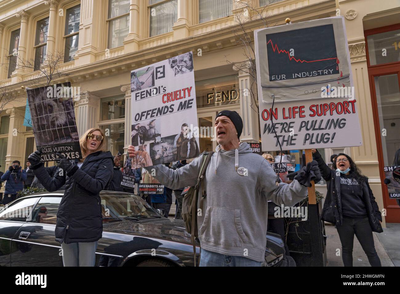 Dior signs hi-res stock photography and images - Alamy