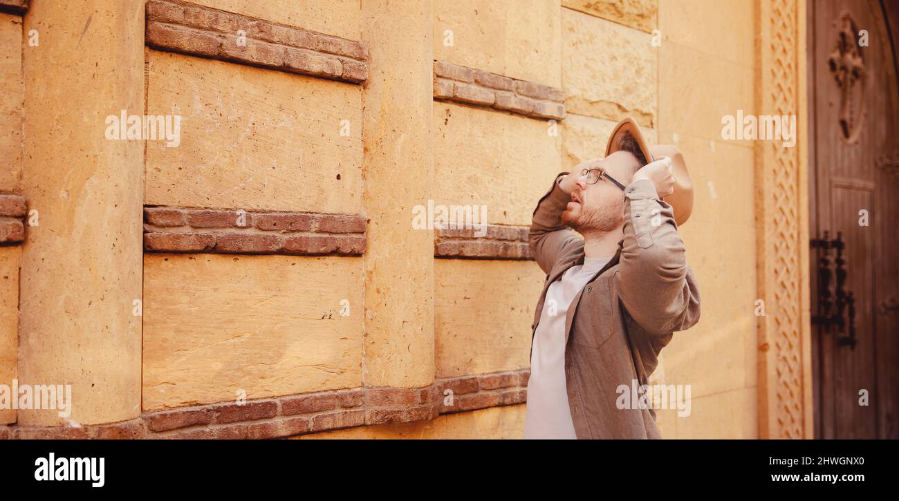 Archaeologist man in hat background of ancient buildings. Concept ...