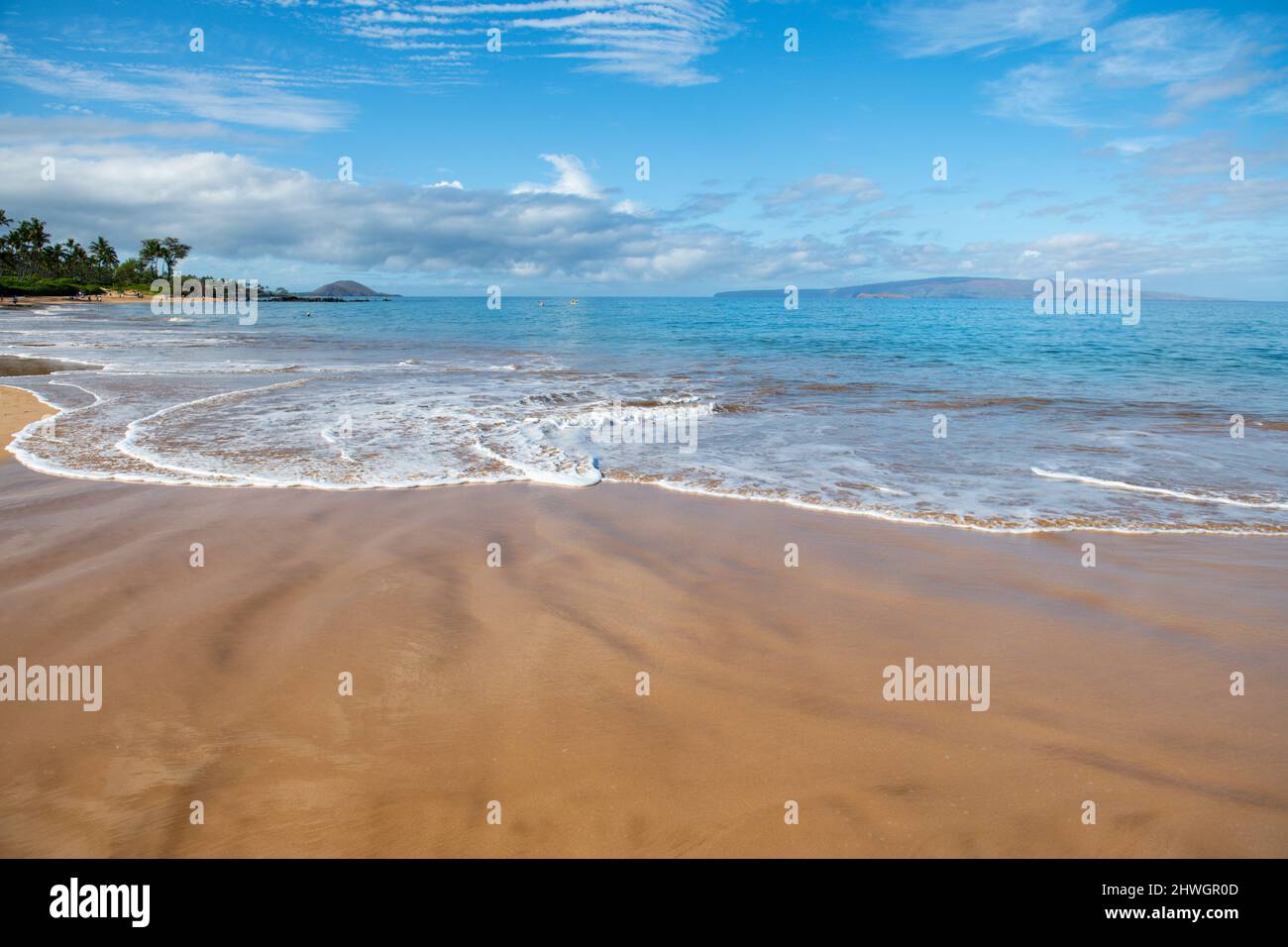 Calm sea beach background. Summer tropical beach with sand. Ocean water ...