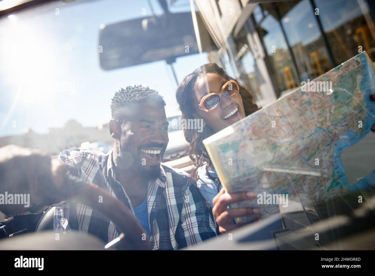 Young lost woman holding city map hi-res stock photography and images ...