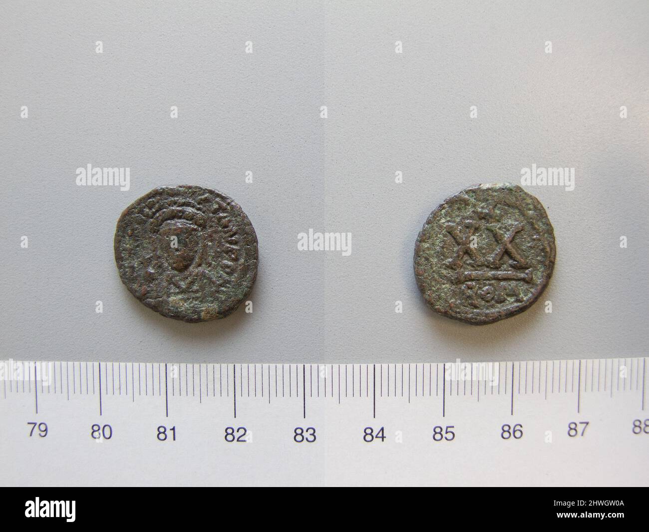 1/2 Follis (20 Nummi) of Tiberius II Constantine, Emperor of the ...