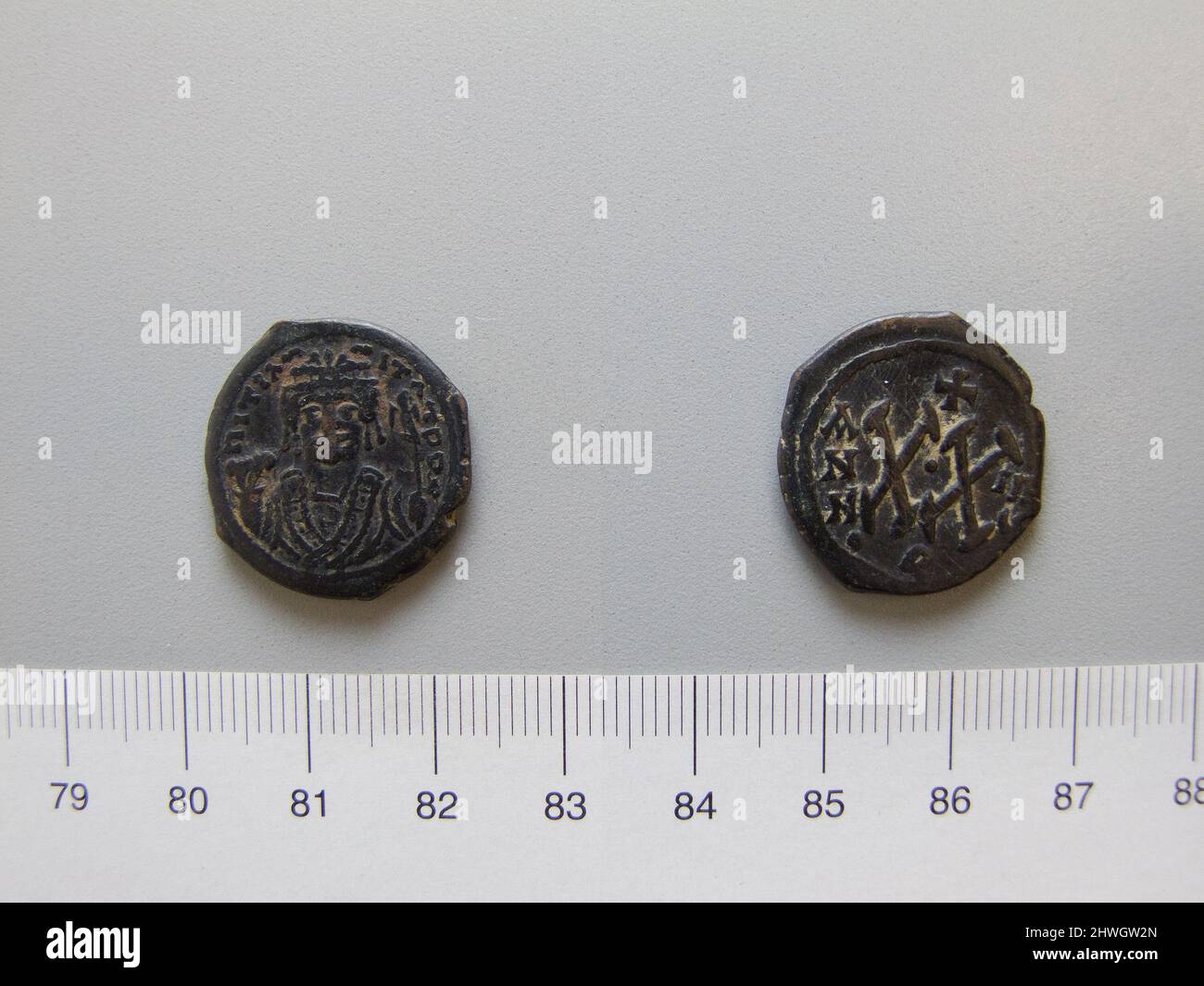 1/2 Follis (20 Nummi) of Tiberius II Constantine, Emperor of the ...