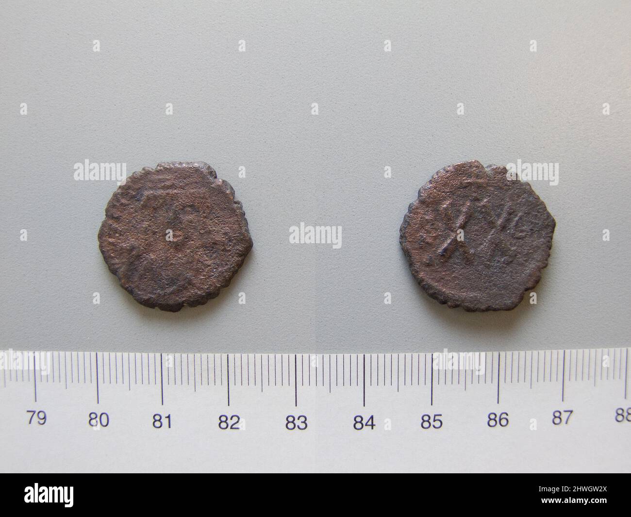 1/2 Follis (20 Nummi) of Tiberius II Constantine, Emperor of the ...