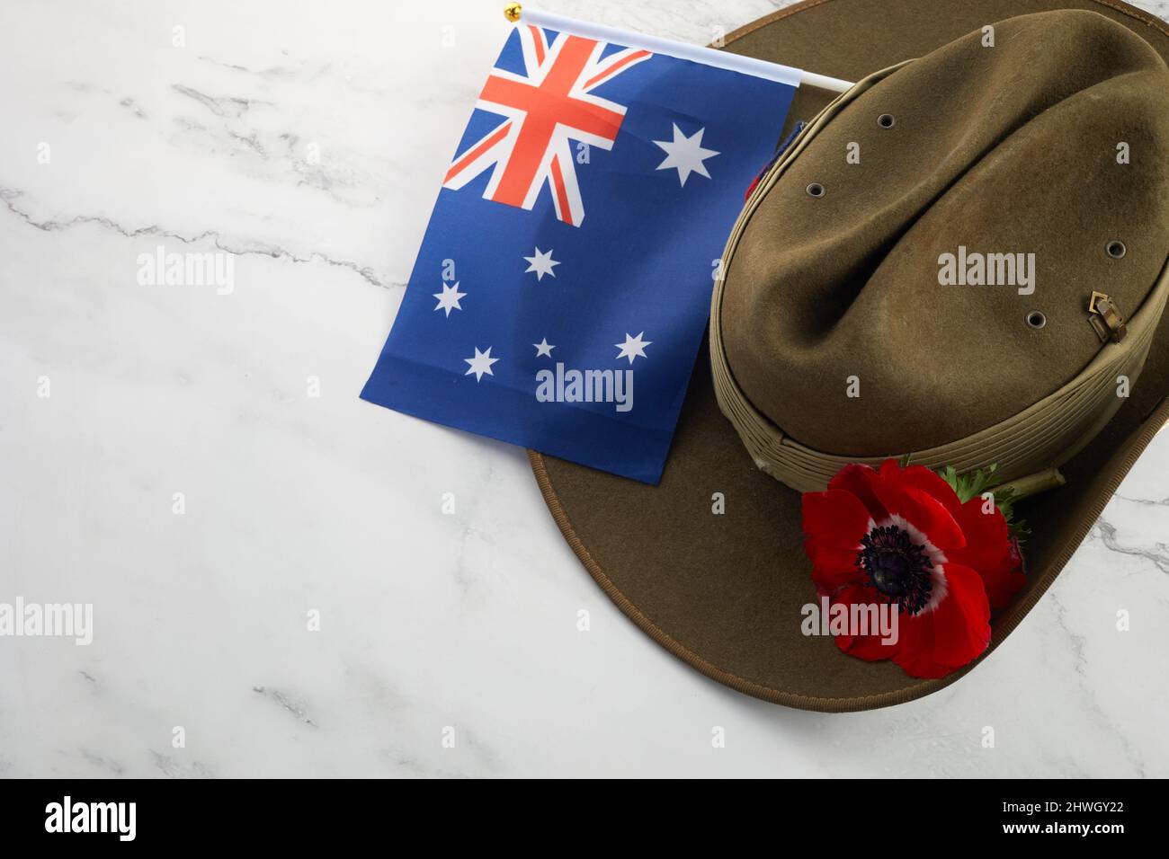Anzac army slouch hat with Australian Flag and Poppy on stone ...