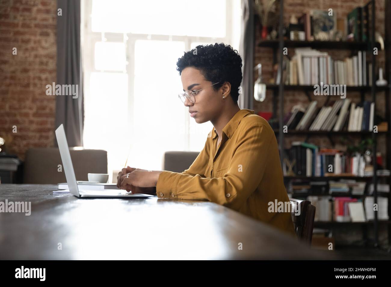 Young black employee workplace hi-res stock photography and images - Alamy